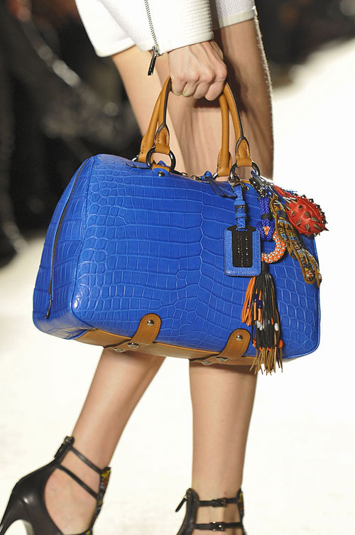 Tendinte moda primavara vara: Genti colorate - Elle.ro