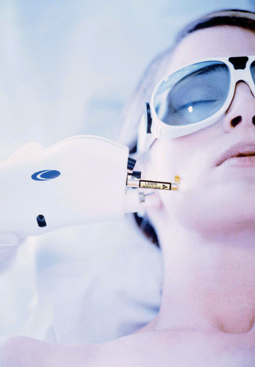 ELLE BEAUTY: Mai tanara, cu puterea luminii - Elle.ro