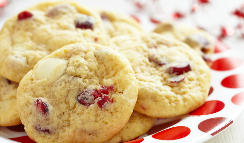 Fursecuri cu ciocolata alba si merisoare - Elle.ro