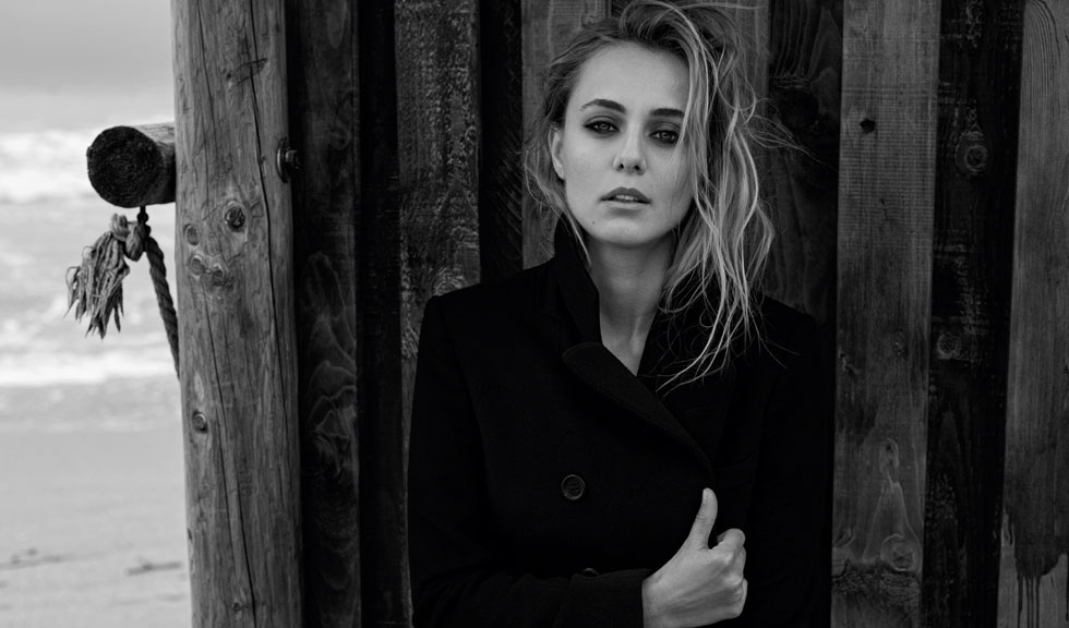 Portret: actrita Adina Stetcu - Elle.ro