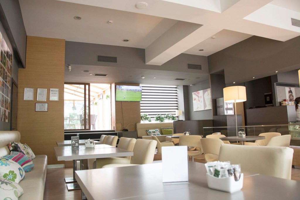 Simona Halep si-a deschis o cafenea la Constanta. Ceva de lux, dar sa ...