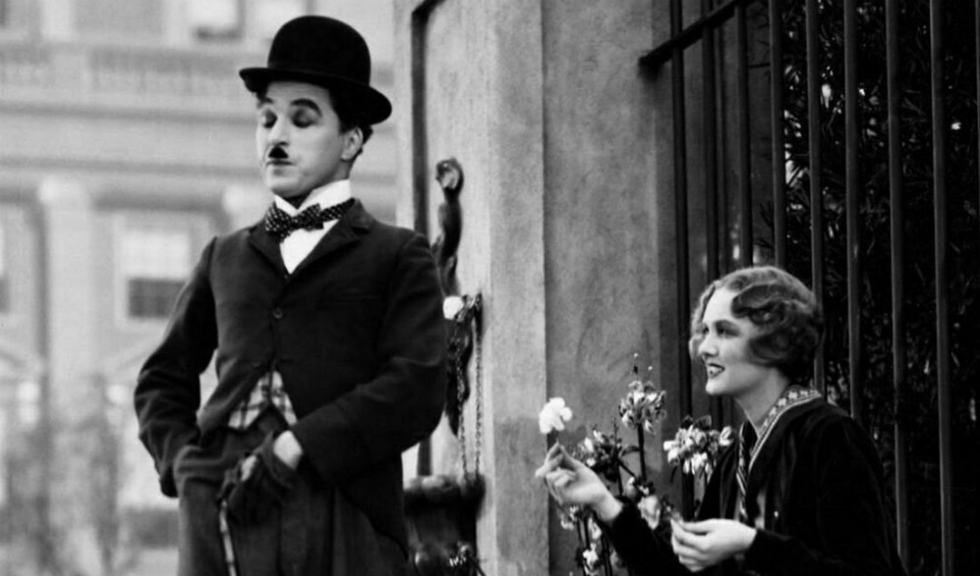 Cum arata nepoata celebrului Charlie Chaplin - Elle.ro
