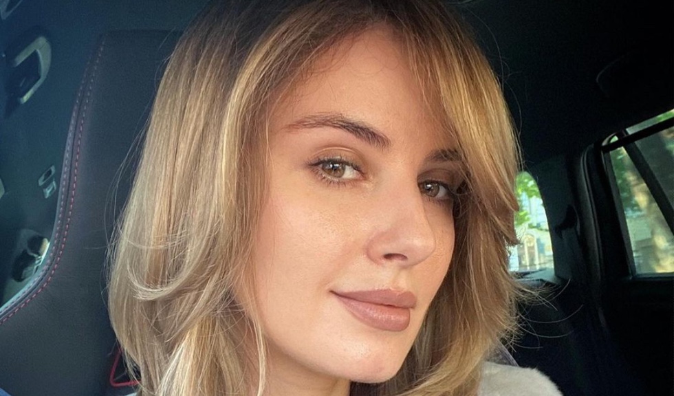 Daiana Anghel e acuzată de plagiat de Jen Novakovich, de la The Eco ...