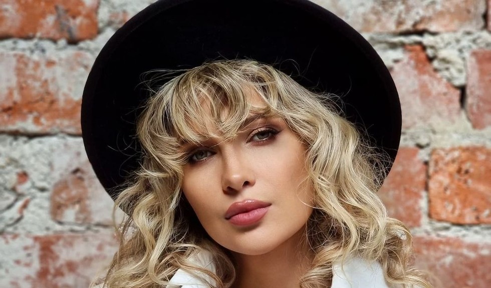 Lora a povestit fanilor despre noua intervenție estetică prin care a ...