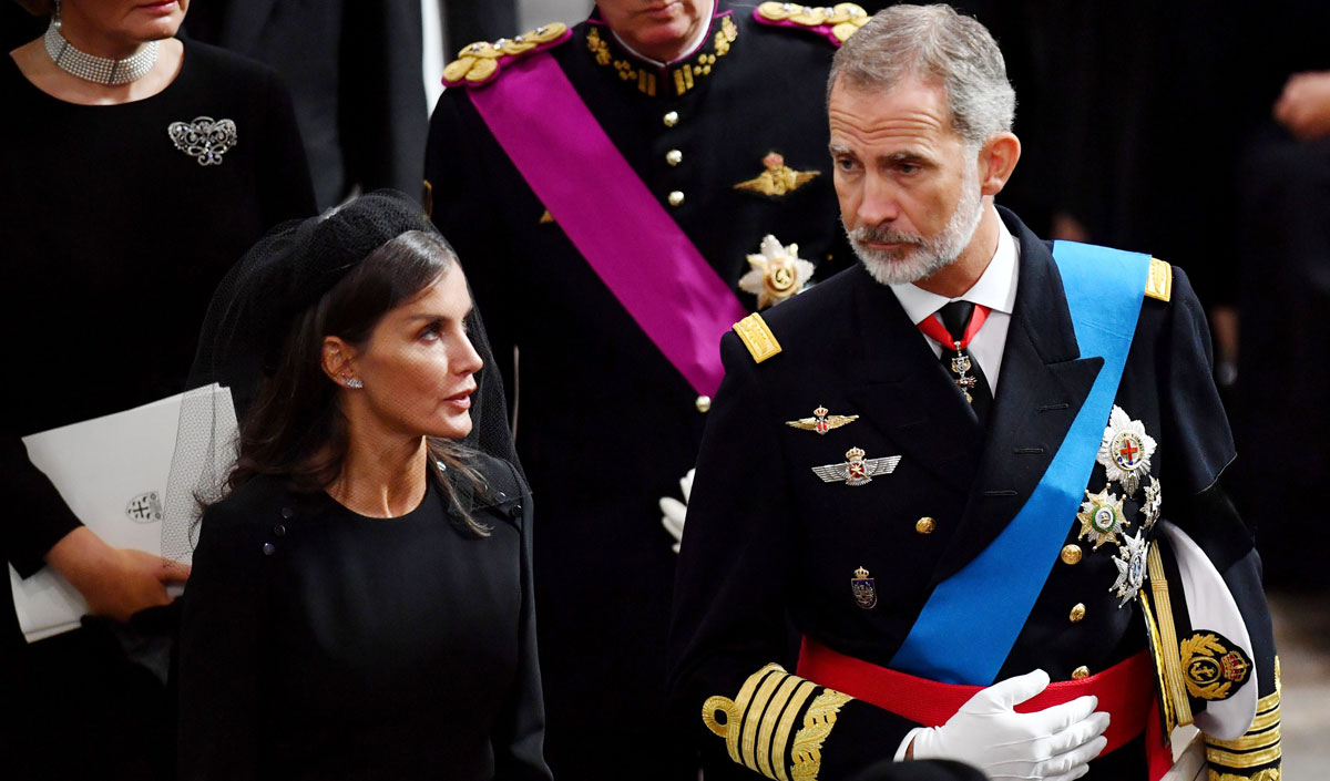 Regina Letizia a Spaniei i-a adus un omagiu discret Reginei Elisabeta a ...