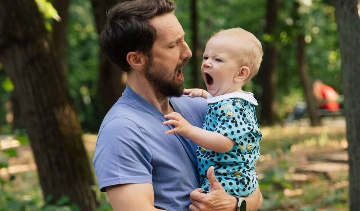 Dani Oțil, surprins într-o ipostază adorabilă cu fiul lui, Luca Tiago ...