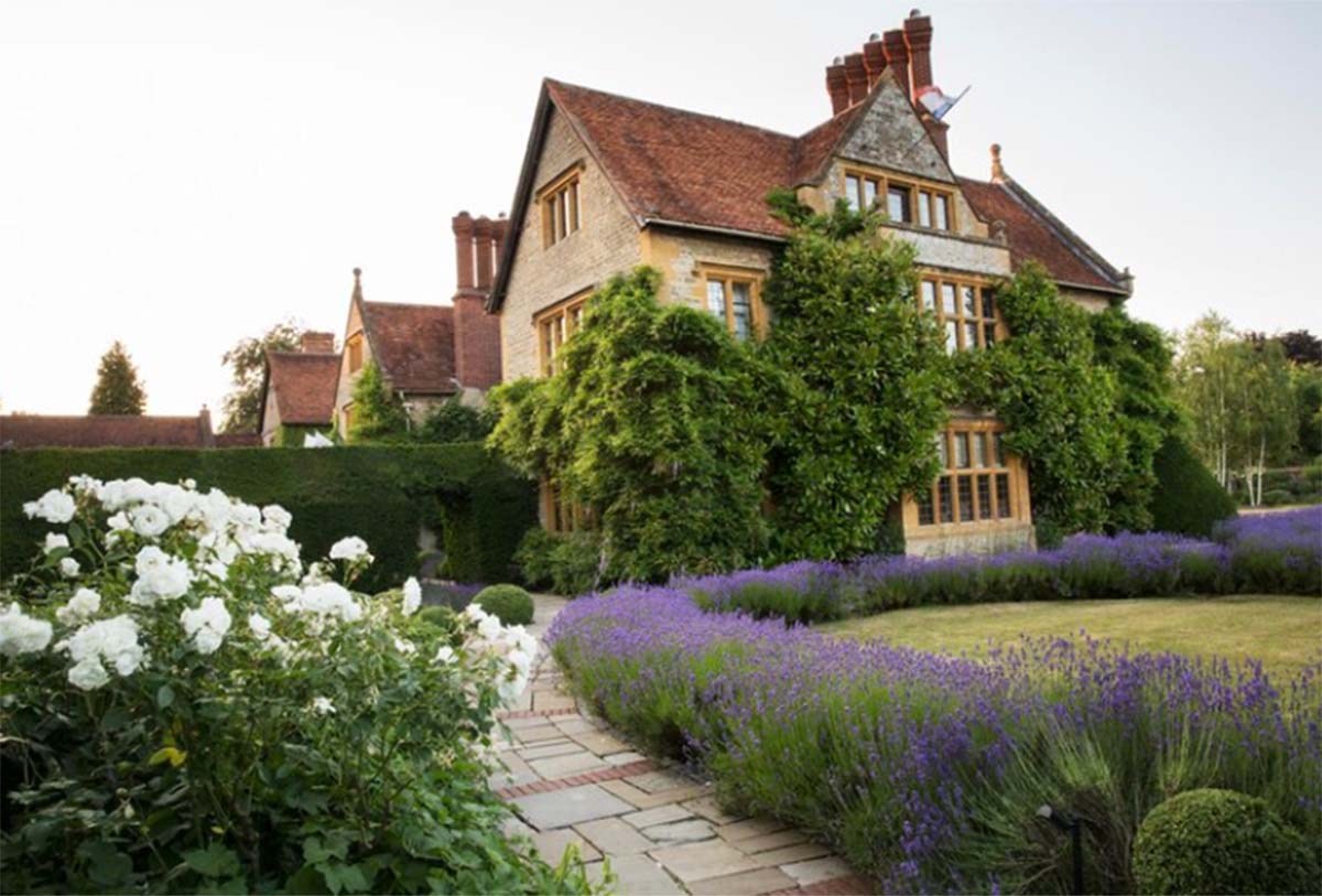 Cum poți să-ți creezi propria grădină de inspirație britanică plină de ...