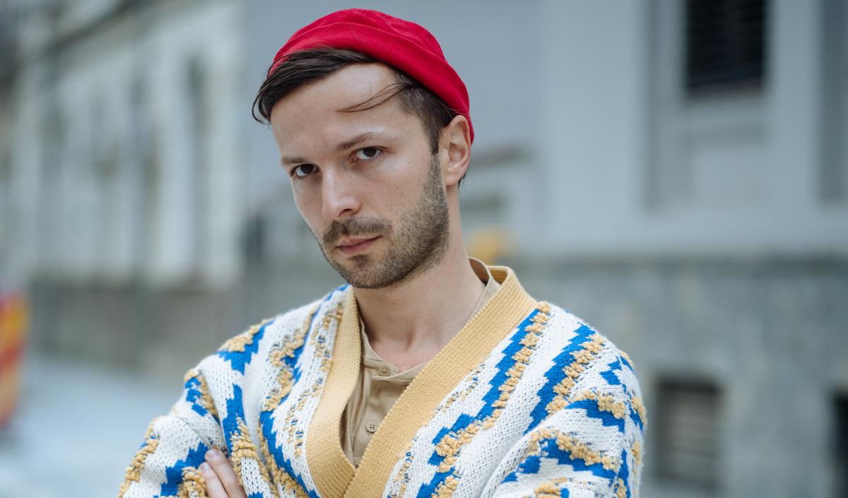 Regizorul Gabriel Sandu provoacă normele în teatru: "Mă folosesc de ...