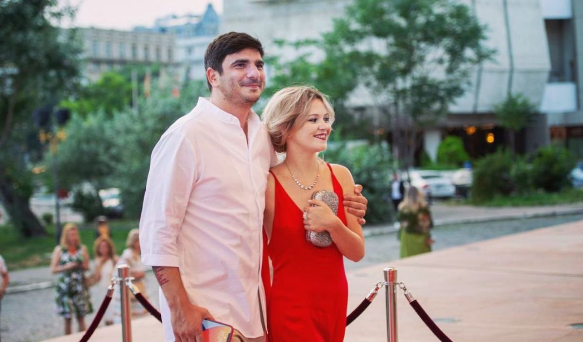 Alex Bogdan și Cătălina Mihai s-au căsătorit religios. Ce ținute au ...