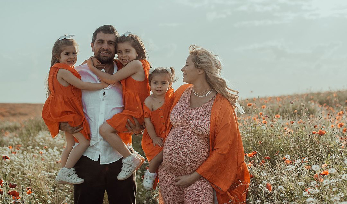 Cum răspunde Laura Cosoi celor care îi reproșează că are prea mulți ...