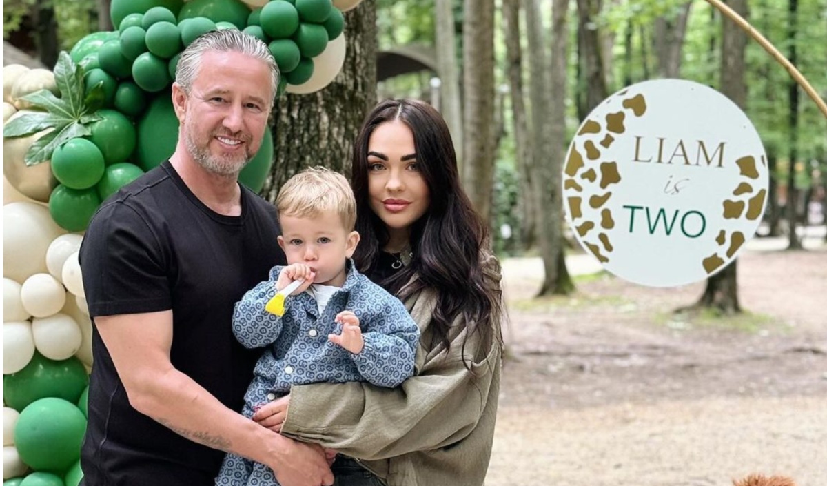 Laurențiu Reghecampf și Corina Caciuc, vacanță de vis cu familia. Cât de mult a crescut fiul lor ...