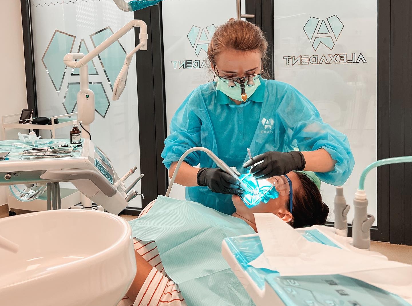 Parodontita, boala care afectează tot mai mulți români: cum poate fi ...