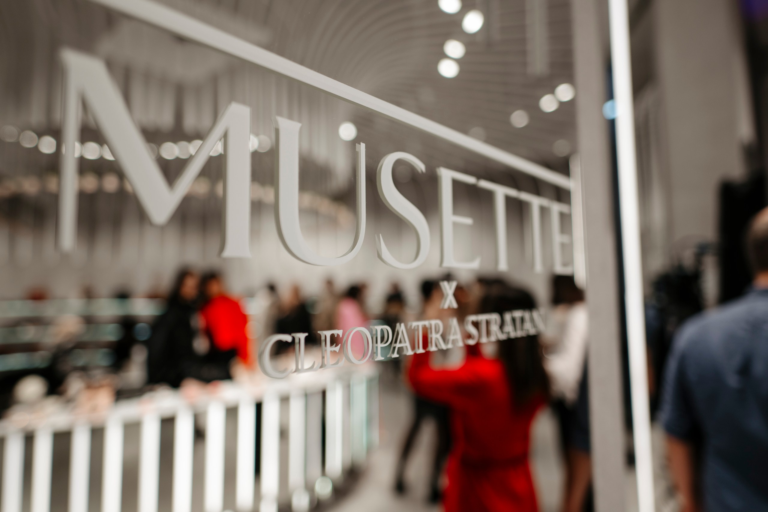 Musette & Cleopatra Stratan - Elle.ro