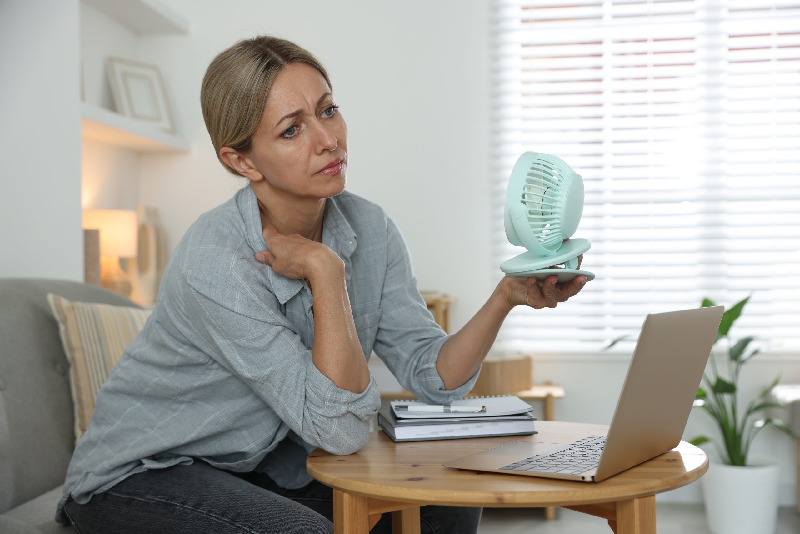 Estrogenul – hormonul care îți decide starea de spirit la menopauză ...