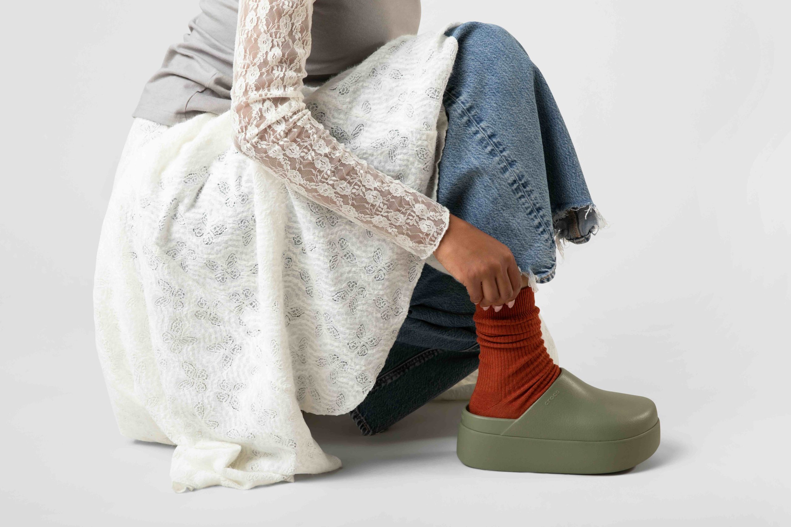 Crocs Height – o nouă perspectivă, același confort iconic - Elle.ro